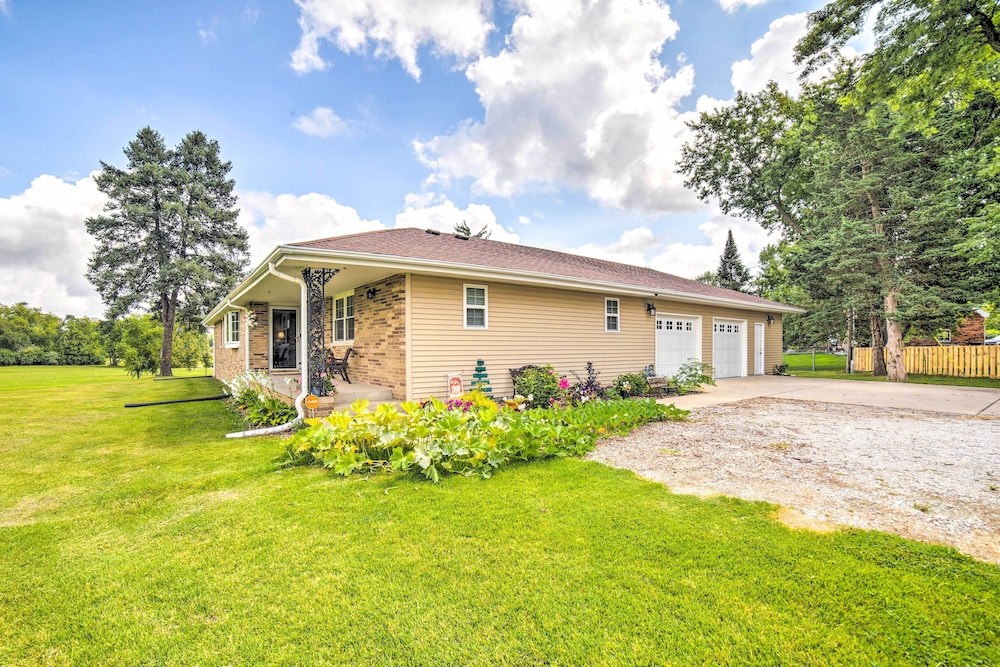 Bloomington Family Home - Private Deck & Yard - Bloomington, IL