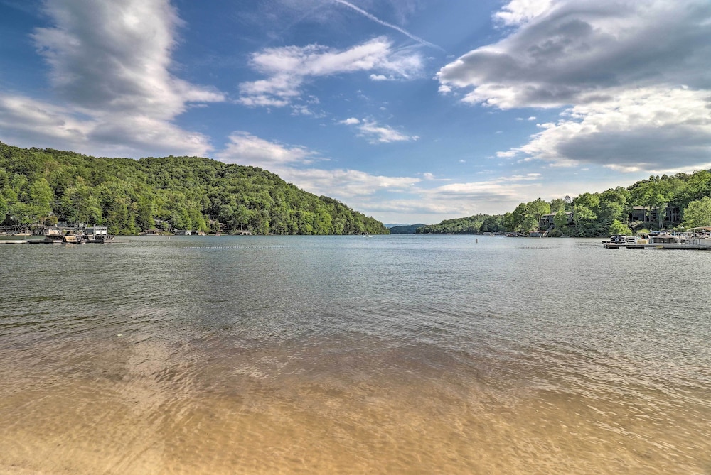 レイク ルアー リトリート ウィズ マウンテン ビューズ & リゾート パークス - Lake Lure, NC