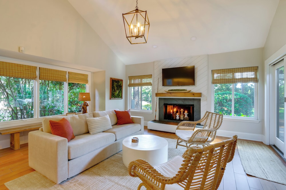 Charming Lakefront Retreat In Palmetto Dunes! - Hilton Head Island, SC