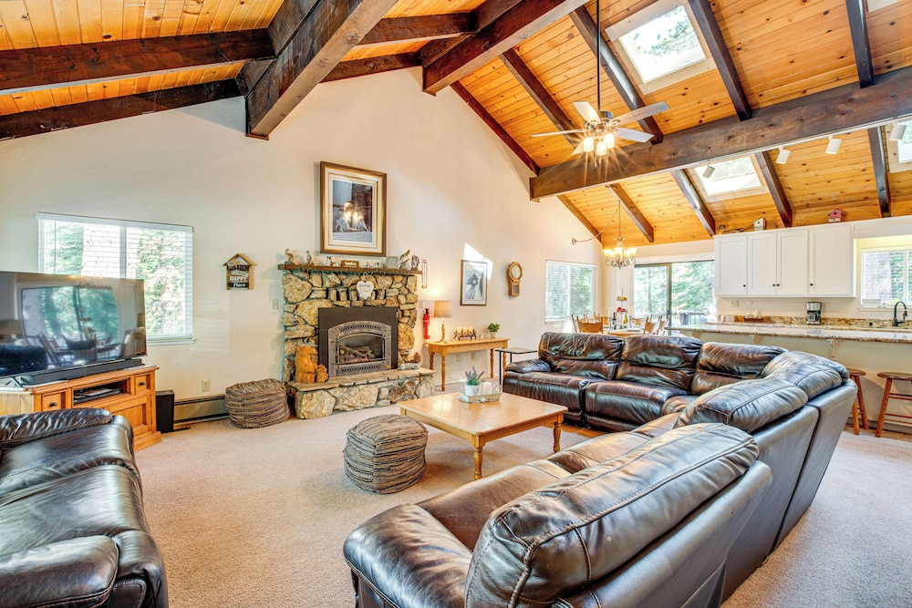 South Lake Tahoe: Spacious House W/ Deck & Grill! - Lake Tahoe