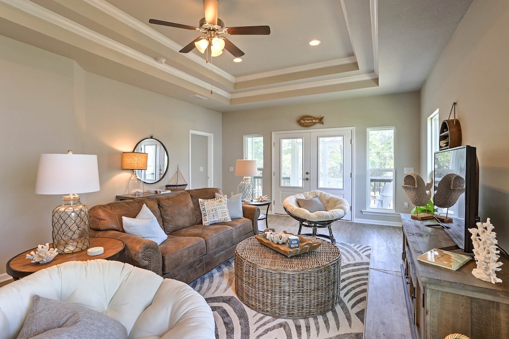 Port St Joe Beach House W/ Pool Access! - Port St. Joe, FL