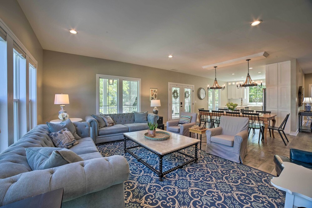 Bright & Airy Home: Chef's Kitchen & Pro Decor! - Michigan