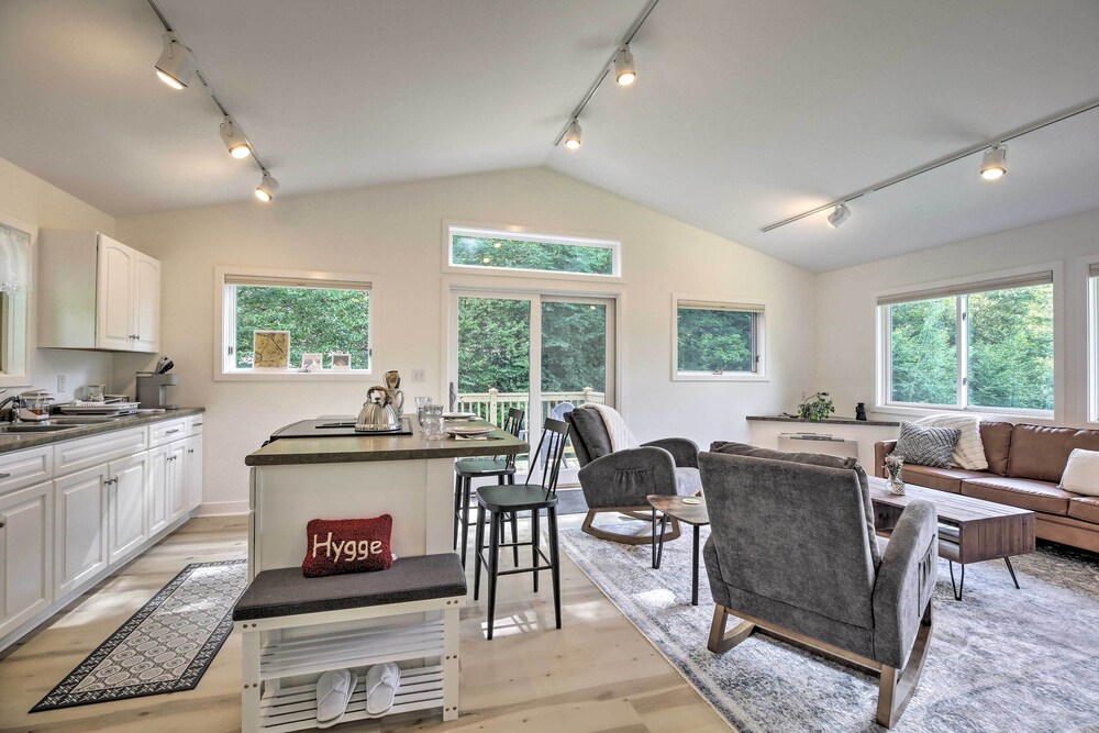 Airy & Bright Hideaway Near Smugglers' Notch! - Underhill State Park, Underhill