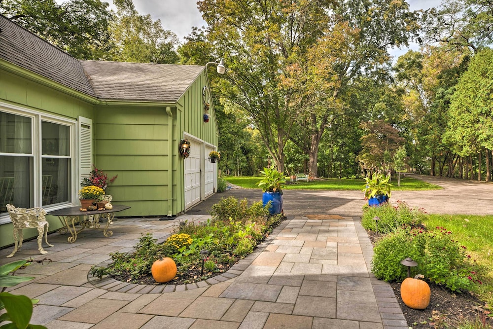 Trolley Apt Upper: Steps To Village Trail & Canal! - Rochester, NY