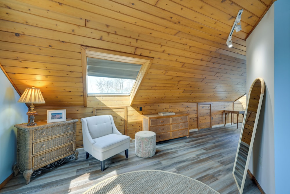 Amazing Rocky Point Retreat Overlooking The Sound! - Stony Brook, NY