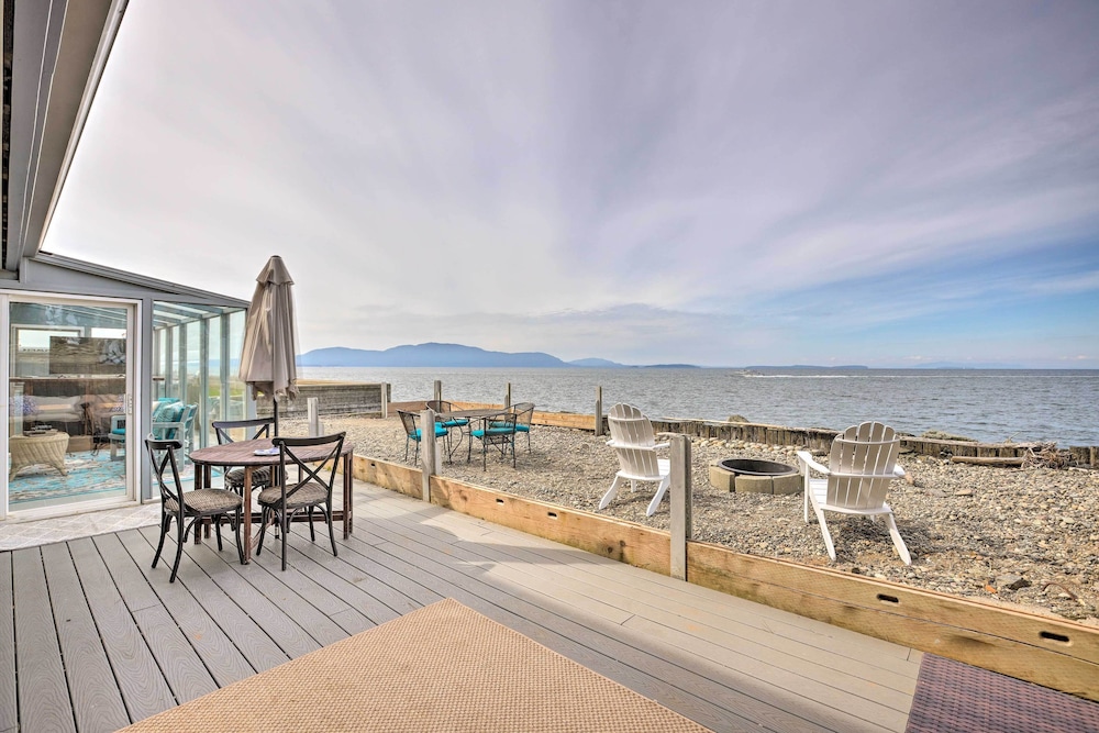 Oceanfront Ferndale Oasis W/ Fire Pit, Grill! - San Juan Islands, WA