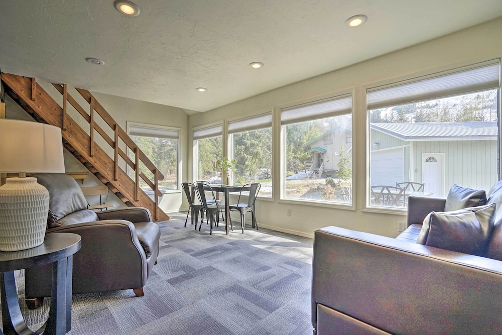 Cabin W/ Hot Tub & Views: 1 Mile To Alyeska Resort - Girdwood, AK