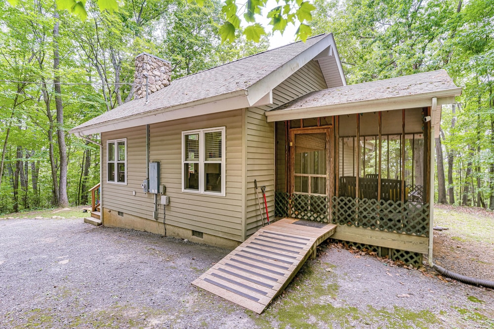 Cabin W/ Deck & Screened-in Porch In New Market! - Shenandoah National Park