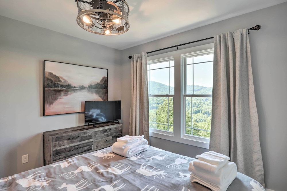 Escape W/ Hot Tub, Mtn Views: 5 Mi To Urban Trail - Asheville, NC