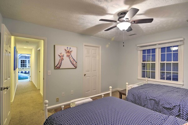 Carolina Lakes Family Home W/ 수영장, 카약 & 독! - 브로드웨이