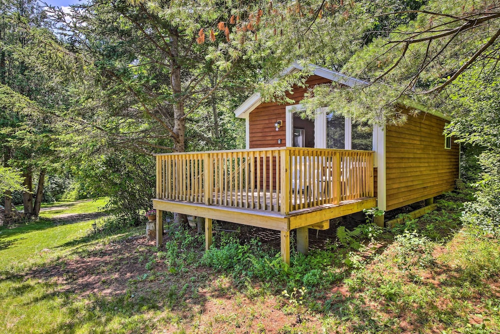 Couples Getaway Near Beaches: Northport Cottage - Maine