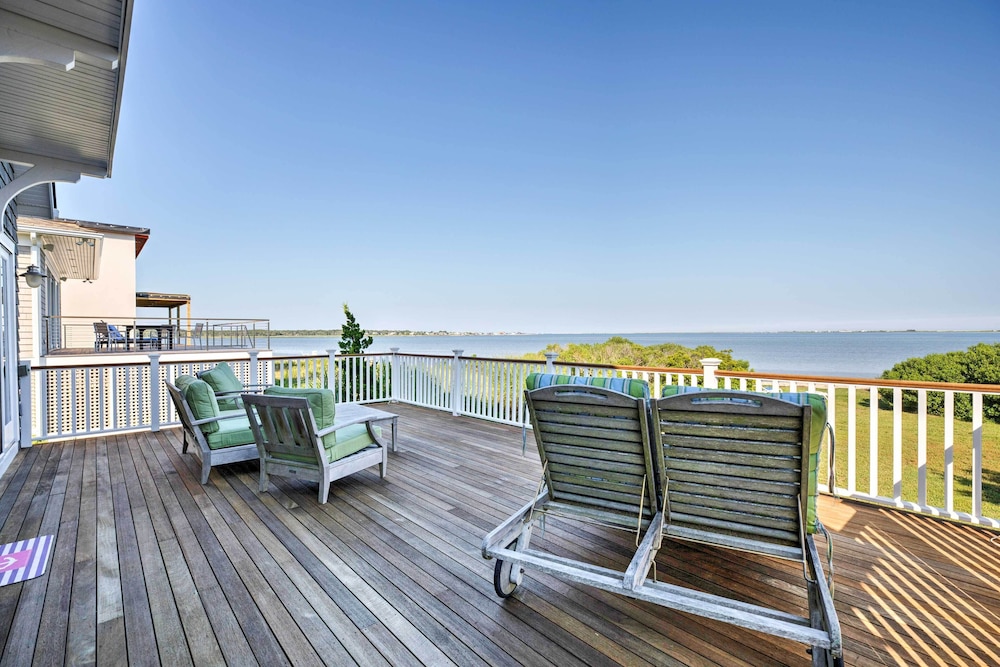 Luxe Waterfront East Quogue Home W/ Beach On-site! - Long Island, NY