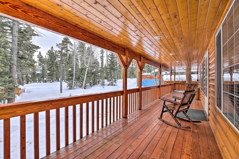 Bright & Cozy Duck Creek Cabin W/ Grill & Fire Pit - Utah