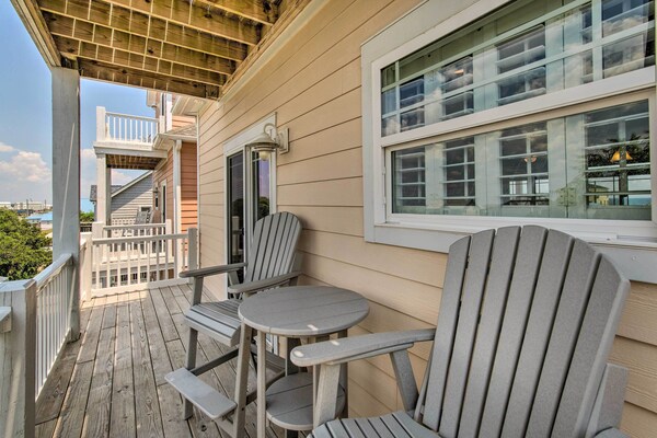 Surf City Escape W/ 6 Decks: Steps To Beach - Topsail Island, NC