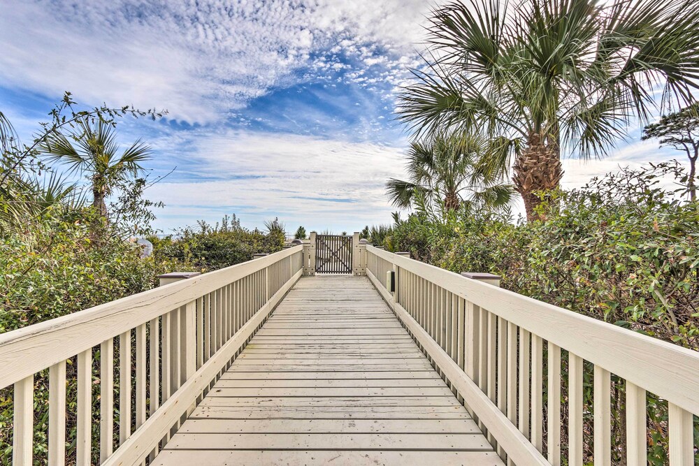 Walk To Bars & Shops: Resort Condo In Hilton Head! - Hilton Head Island, SC