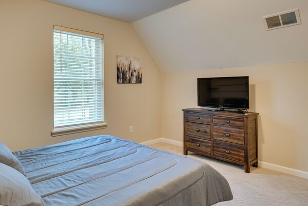 Hike & Ski: Pocono Lake Home W/ Community Perks! - Pocono Mountains, PA
