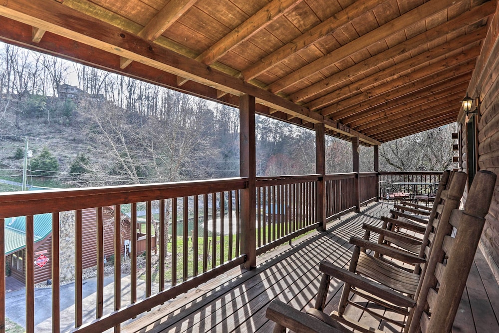 3 Mi To Dollywood: Hot Tub Hideaway In Smoky Mtns - Pigeon Forge, TN