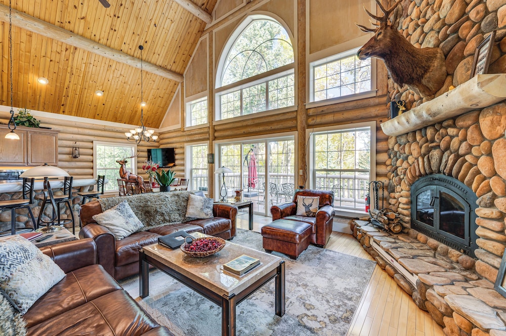 Secluded Log Cabin W/ Game Room & Forest Views - Red Feather Lakes, CO