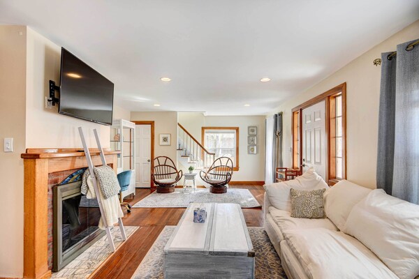 Beautiful Portsmouth Cottage By The Sea W/ Jacuzzi - Rhode Island