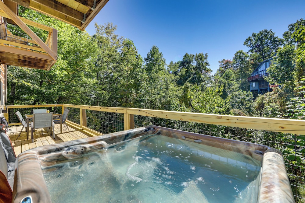 Pet-friendly Gatlinburg Retreat W/ Community Perks - Gatlinburg, TN