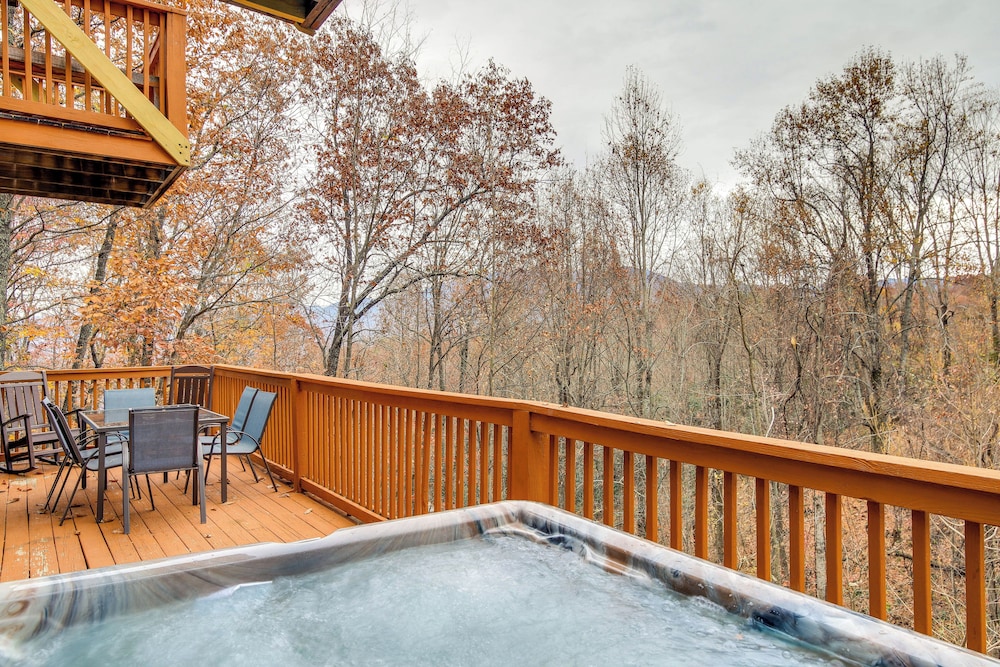 Pet-friendly Gatlinburg Retreat W/ Community Perks - Gatlinburg, TN