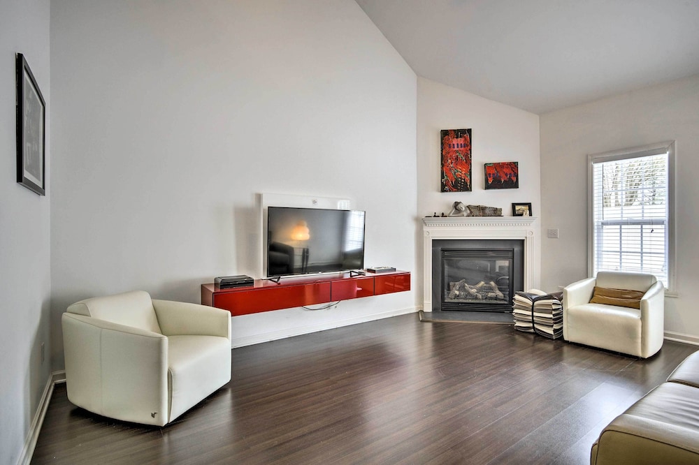 Inviting High Point Townhome With Patio + Privacy! - Lake Higgins