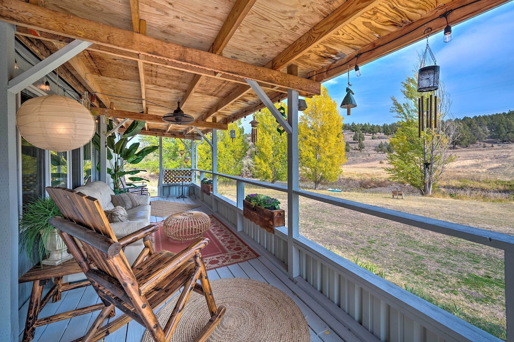 John Day Lakehouse W/ A Great Outdoor Space! - Oregon