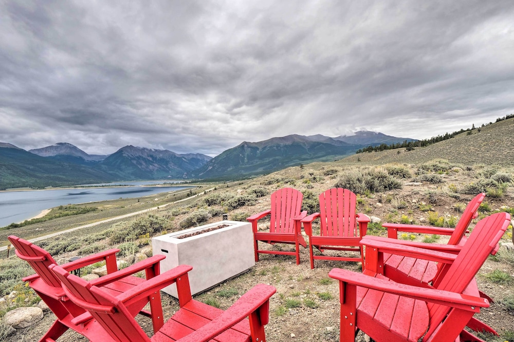 Breathtaking Lake-view Retreat W/ On-site Hiking! - Twin Lakes, CO