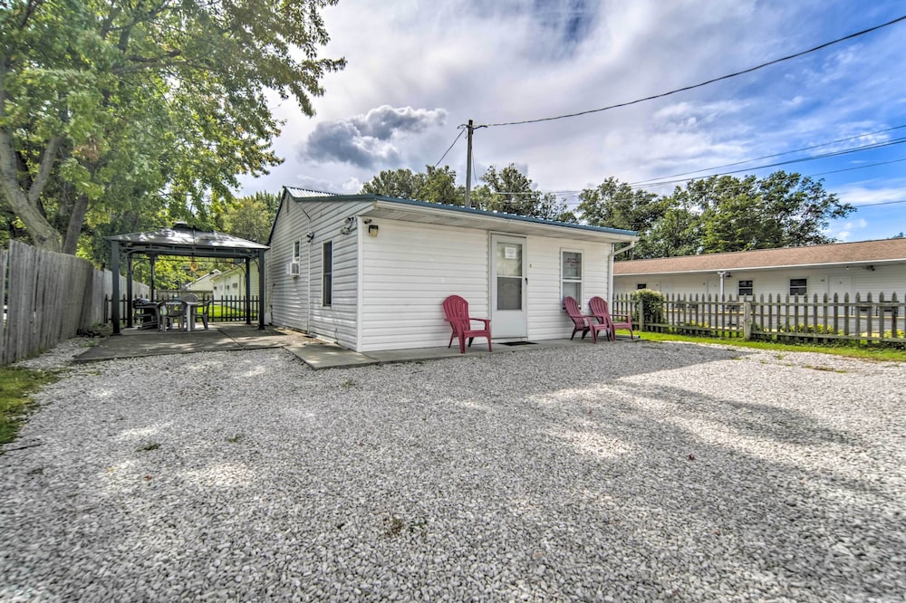 Geneva-on-the-lake Cottage W/ Patio: Walk To Shore - Geneva-on-the-Lake, OH