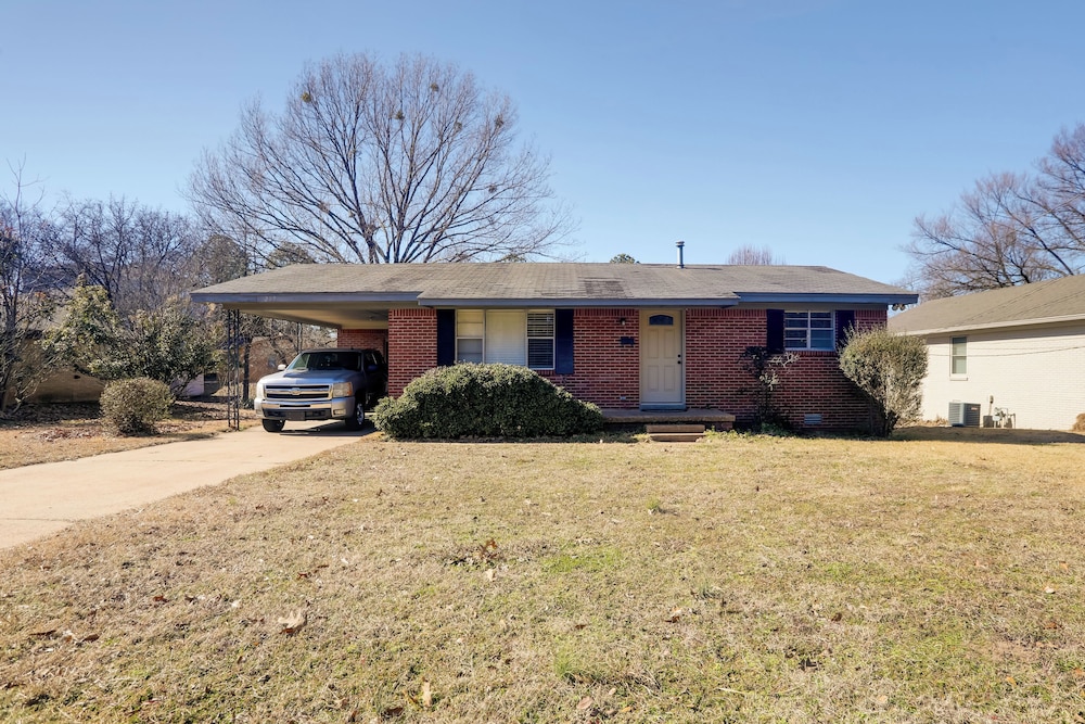 Cozy Home W/ Grill: Walkable Oxford Location - Sardis Lake, MS