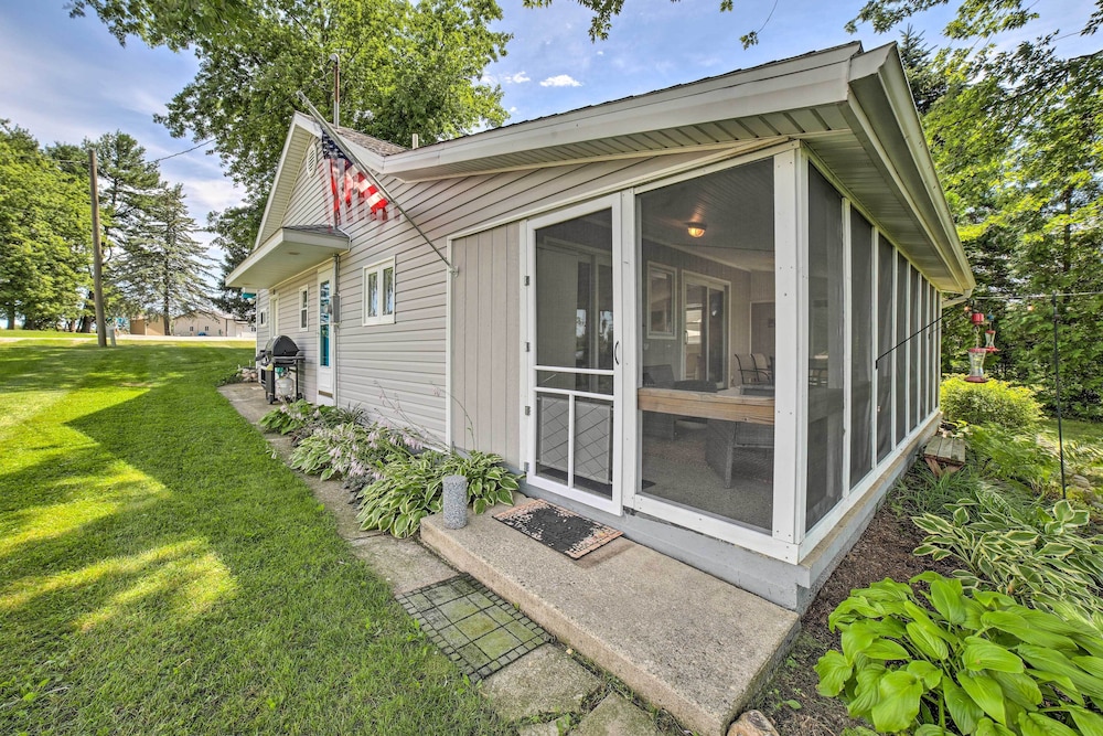 Rome City Waterfront Oasis W/ Beach & Dock! - Chain O’ Lakes State Park, Albion