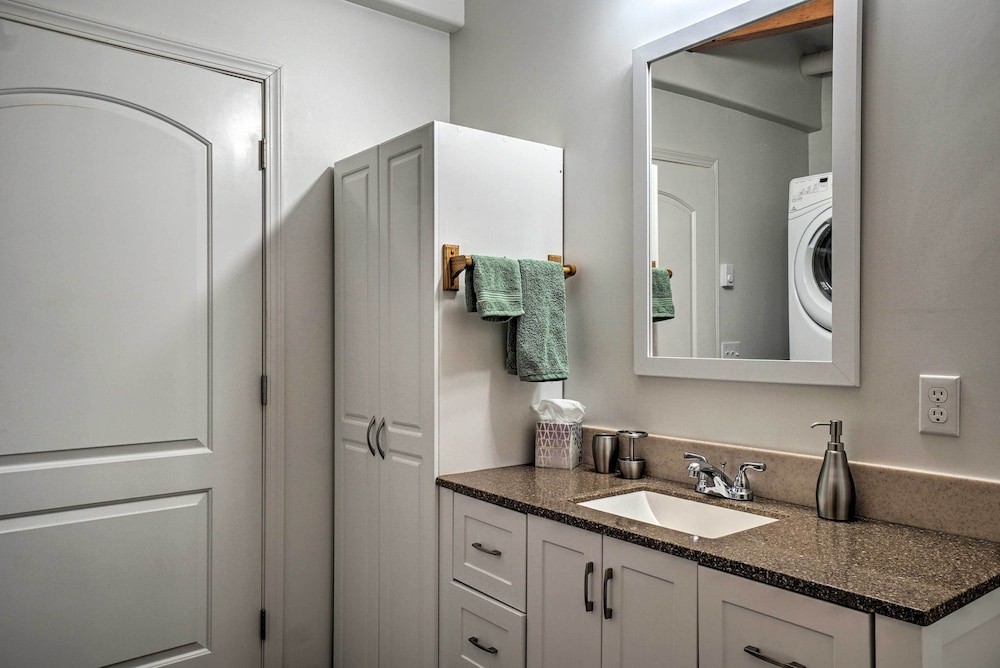 Pet-friendly Duplex W/ Northern Lights Aurora View - Alaska