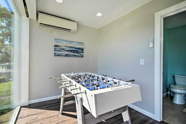 Home On Fox River: Modern Decor Style! - Crystal Lake, IL