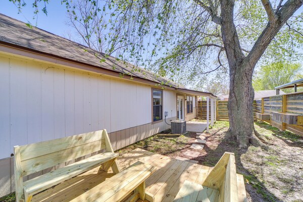 Barling Vacation Rental: Fenced-in Yard W/ Hot Tub - Fort Smith, AR