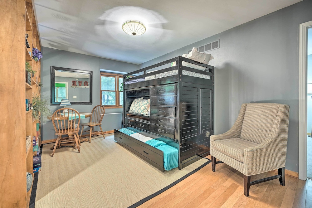 Lakeside Escape Steps To Lake Michigan Beach! - Three Oaks, MI