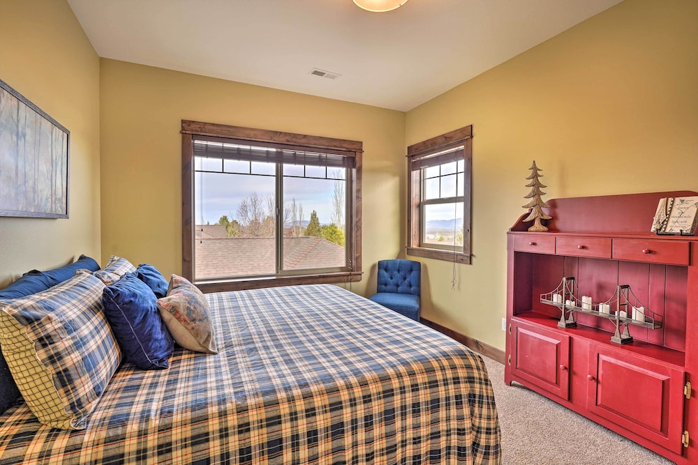 Modern Eagle Crest Escape W/ Patio & 2 Balconies! - Terrebonne, OR