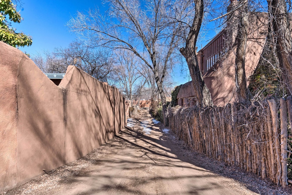 Chic Adobe-style Bungalow In Historic Santa Fe! - Santa Fe, NM