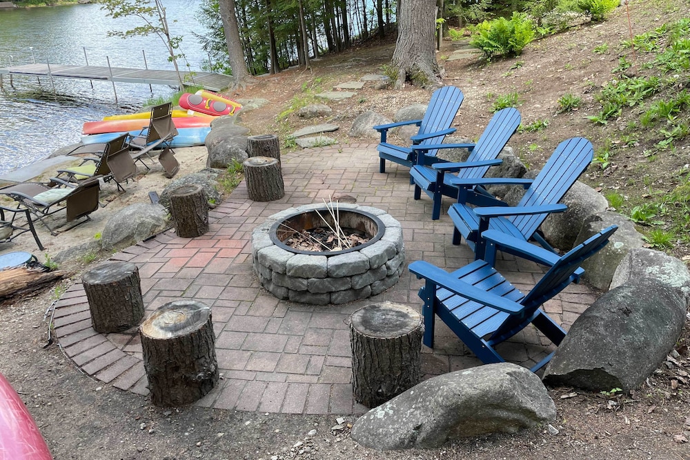 4-season Home: Fireplace & Fire Pit In Barnstead - Pittsfield, NH