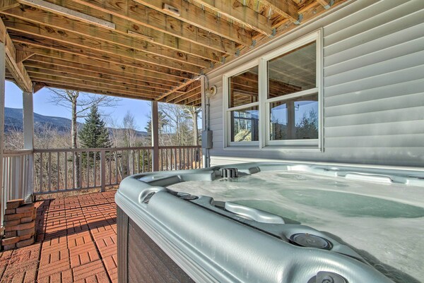 Hot Tub & Moat Mtn Views: North Conway Townhouse - Conway, NH