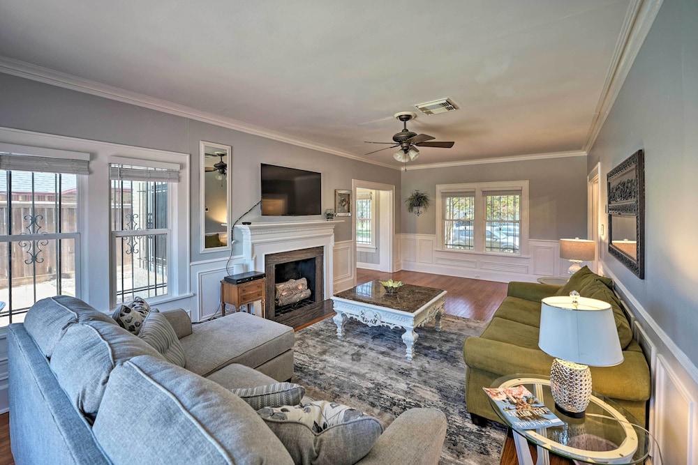 Corpus Christi Home W/ Pool & Hot Tub: Walk To Bay - Corpus Christi, TX