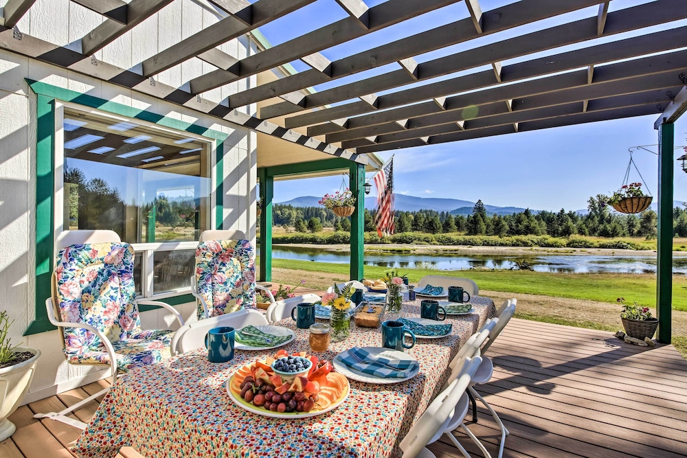 Family Home W/ Stunning River & Mountain View - Priest Lake, ID