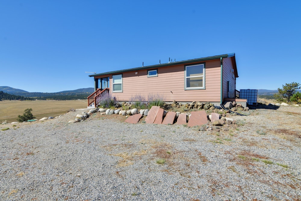 Tranquil Cabin Getaway W/ Panoramic Mtn View! - Colorado