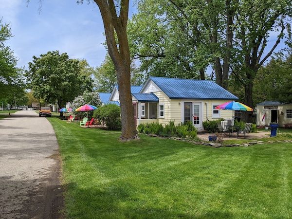 Little Yellow Cottages - Port Austin, MI