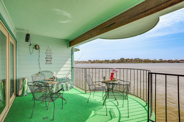 Resort-style Lake Conroe Retreat W/ Balcony & View - Conroe, TX