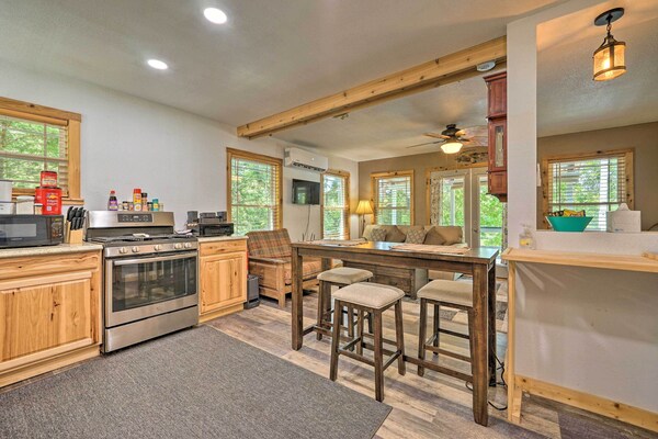 Waterfront Cottage In Fort Towson W/ 2 Decks! - Raymond Gary State Park, Fort Towson