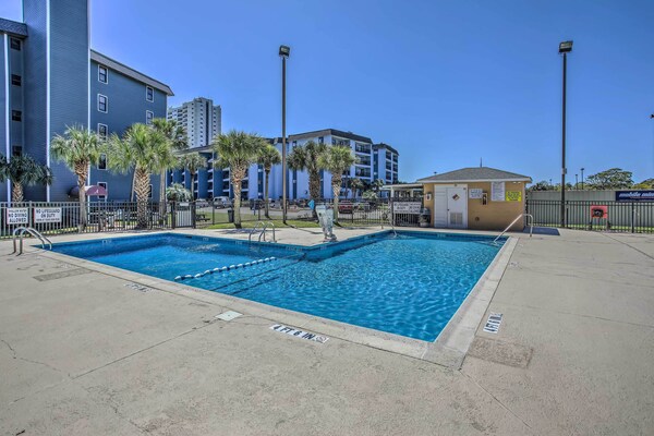 Cozy Myrtle Beach Escape With Resort Amenities! - Surfside Beach, SC