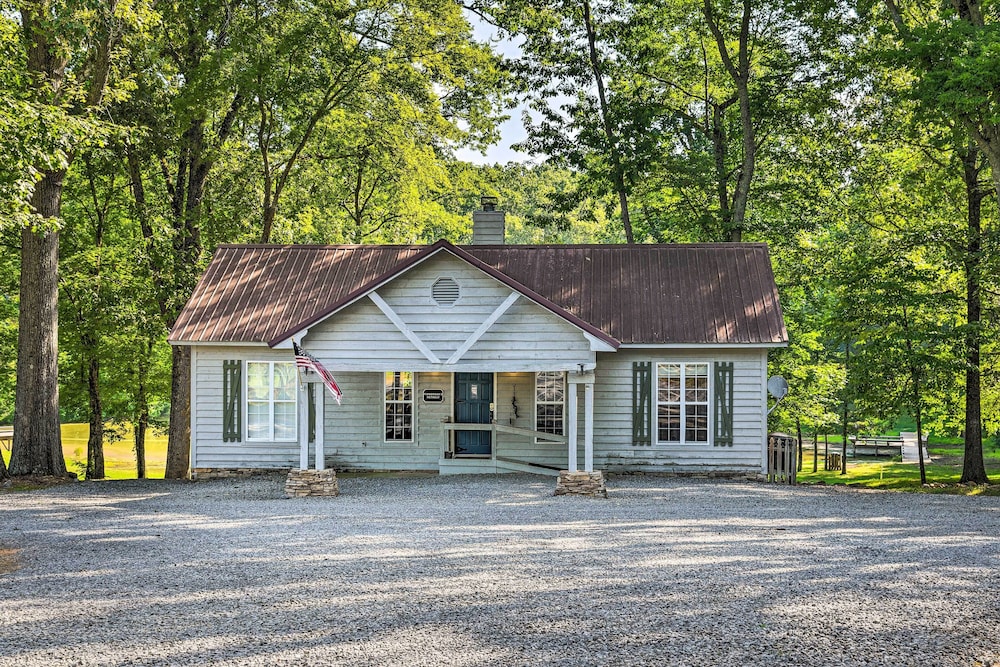 Cabin In Resort - 1/2 Mi To Guntersville Lake! - Alabama