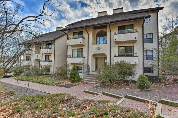 Condo On Big Boulder Lake W/ Community Pool Access - Lake Harmony, PA