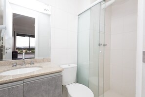 Apartamento Básico | Casa de banho | Artigos de higiene pessoal grátis 