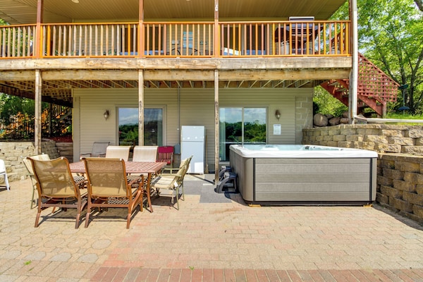 Private Lakefront Cabin W/ Hot Tub, Deck & Views - Sibley State Park, New London